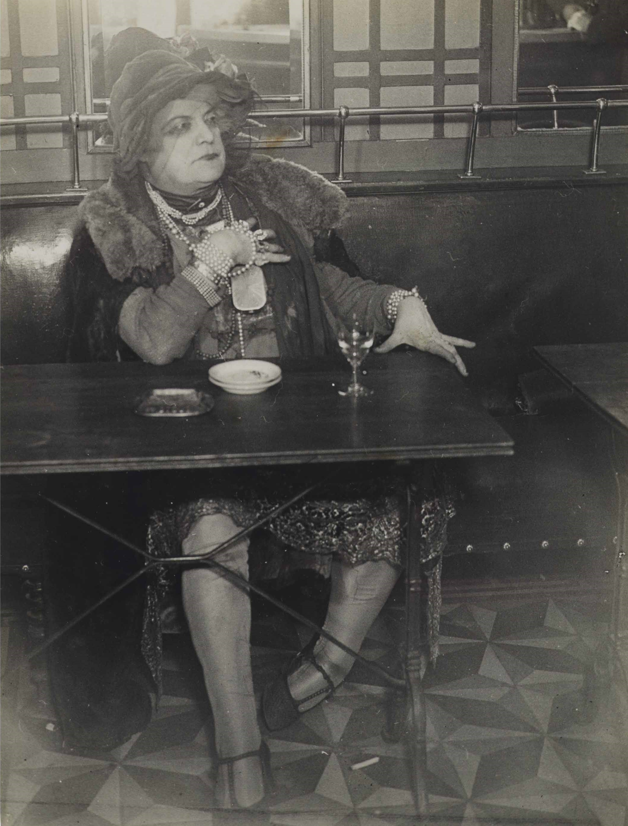 The Mysterious La Môme Bijou – An Exercise in Bad Taste